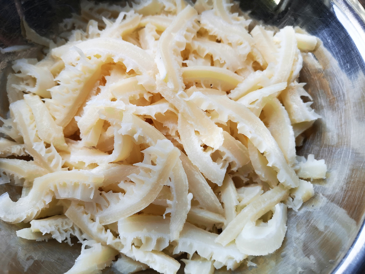 Easy Chineses tripe salad with soy sauce and sesame oil 涼拌蜂窝牛肚 – delish ...