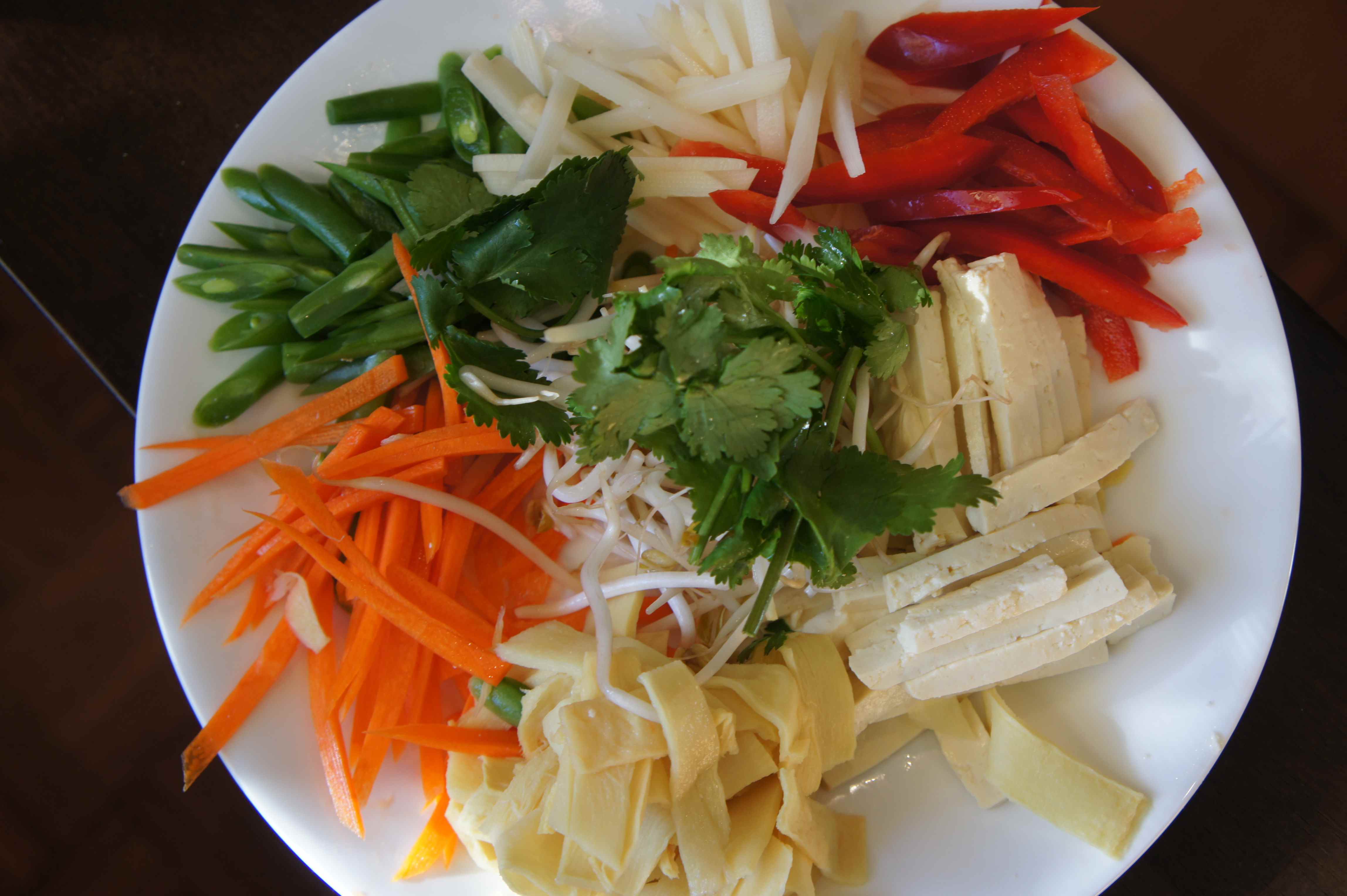 Rice paper rolls with tofu, bamboo shoot and bean sprout (FODMAP ...