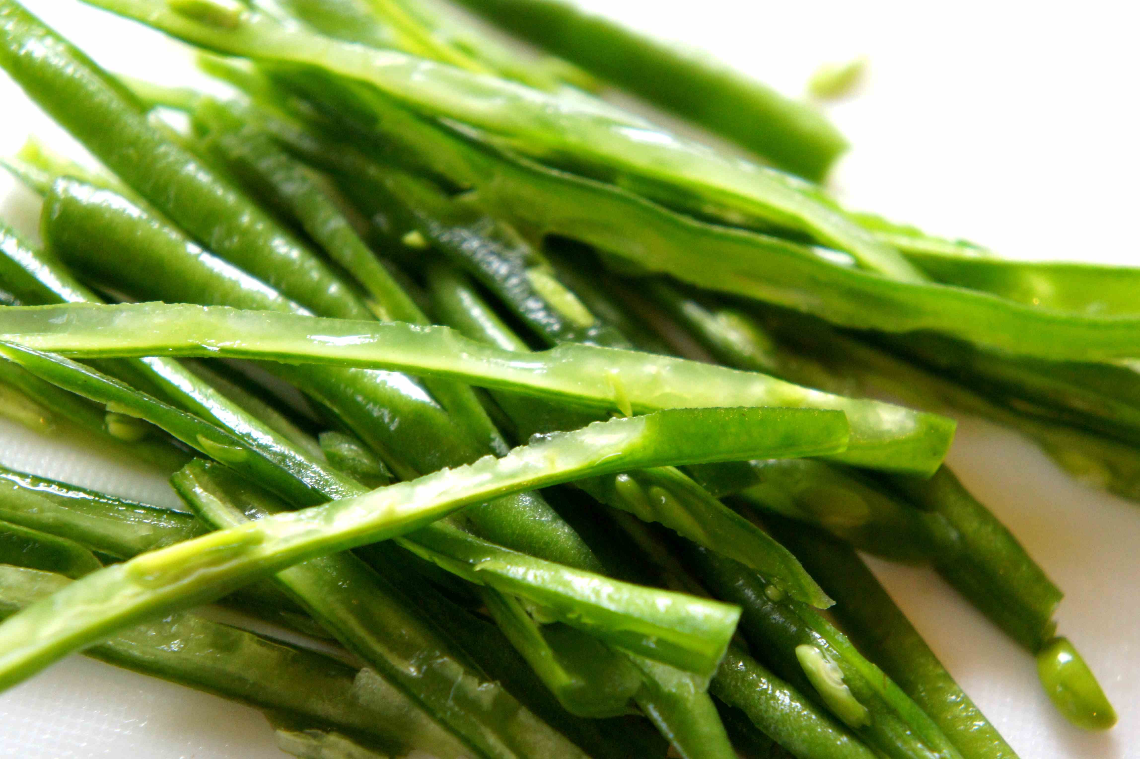 Salad of carrot, green bean and beam sprout with sesame oil (FODMAP ...